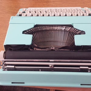 Portable Manual Typewriter With Green Carrying Case Works Colors ...