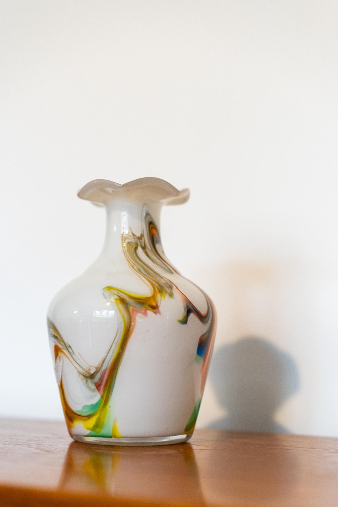 Vintage Dalian White Cased Art Glass Vase – Mid-century Milk Glass With ...