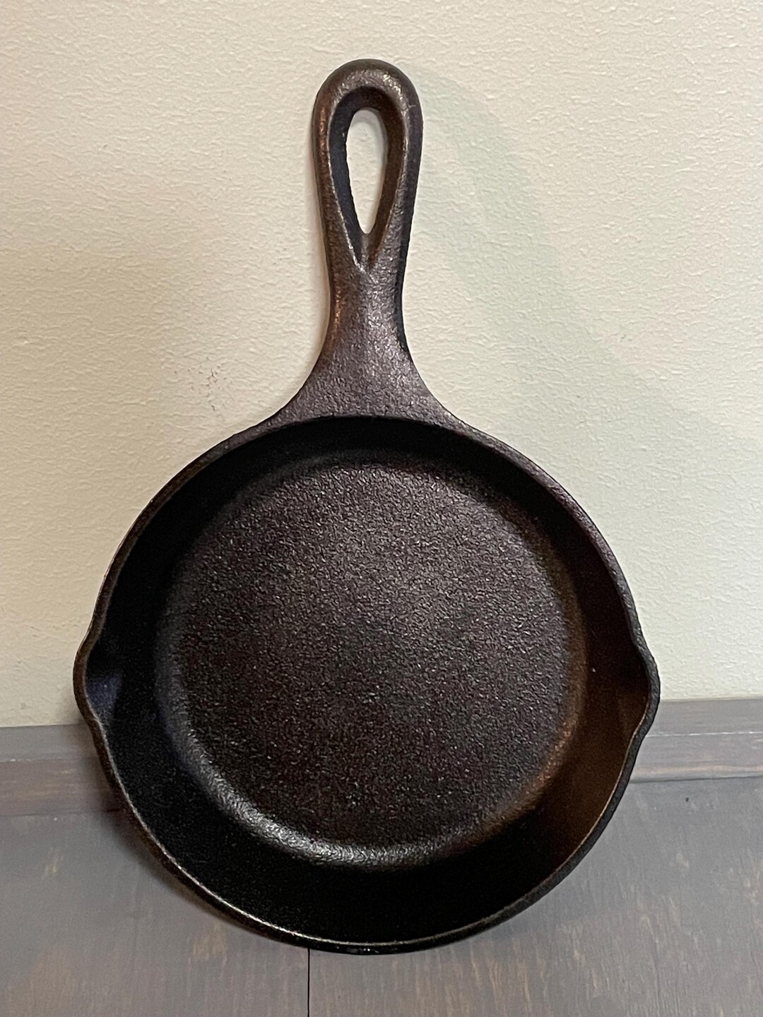 Vintage LODGE Small Cast Iron Skillet/individual Size Fring Pan/no. 6 ...