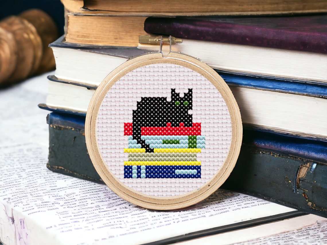 Bibliophile Cat, Super Simple Cross Stitch Chart, Easy to Follow ...