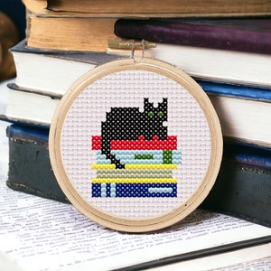 Bibliophile Cat, Super Simple Cross Stitch Chart, Easy to Follow ...
