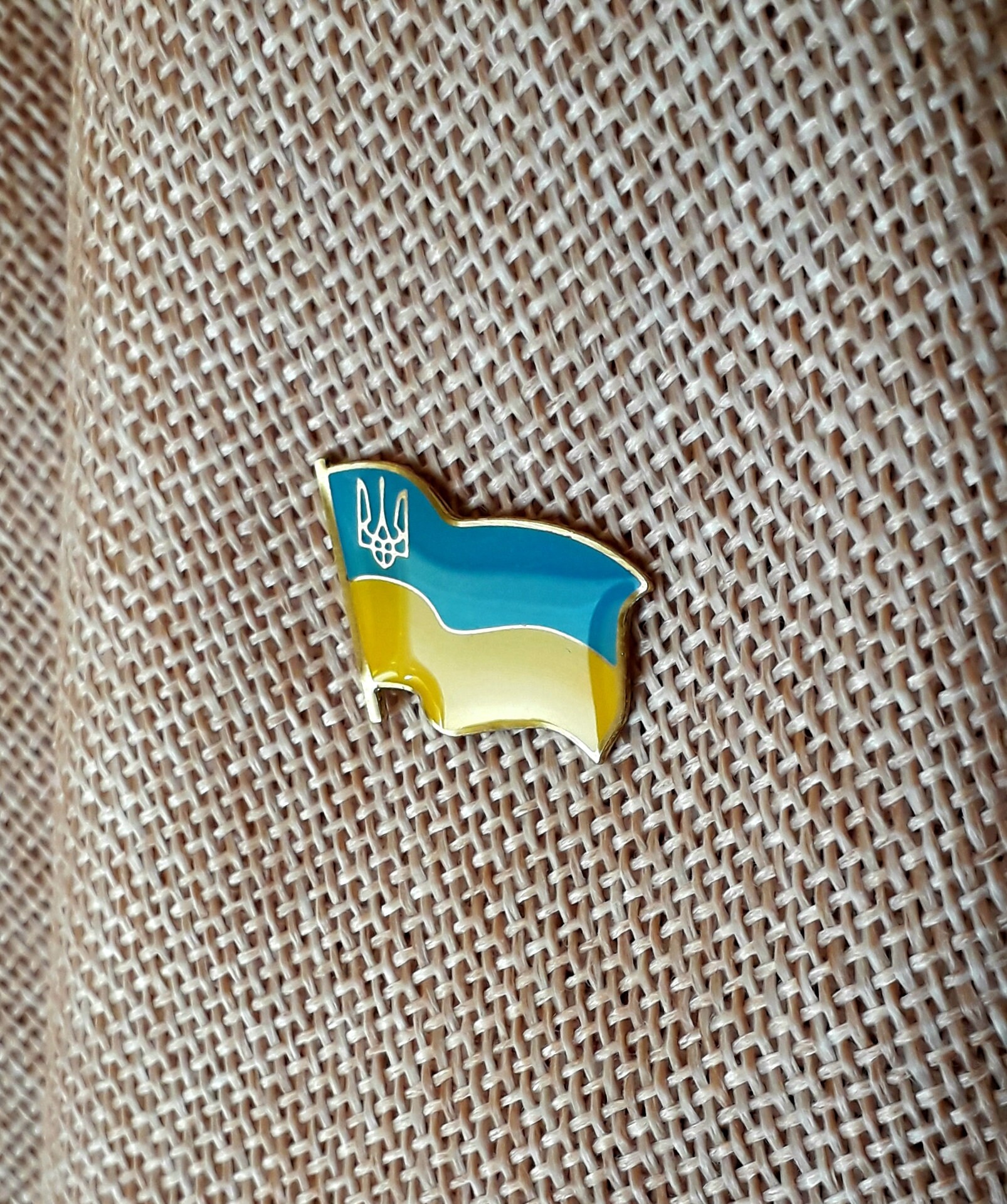 Ukrainian Flag Ukrainian Lapel Pin Tryzub Trident Metal Golden Color ...