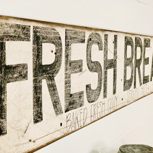 Fresh Bread Sign: Rustic Farmhouse Kitchen Decor, Vintage Looking Wall ...