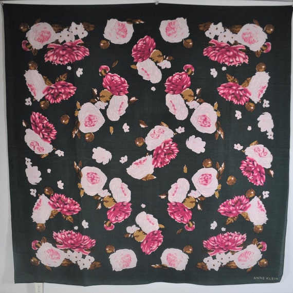 Anne Klein silk scarf shells 36 inch carré - Gem