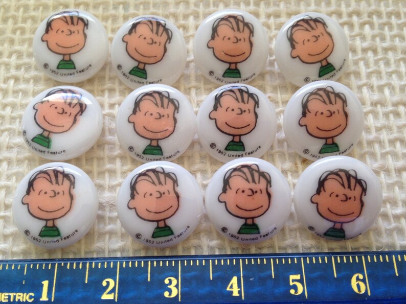 Vintage Snoopy's Character: Linus, Round Buttons, Pack of 12 Buttons ...