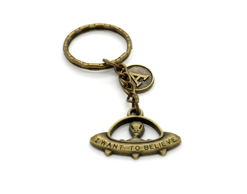 Personalised Alien UFO I Want to Believe Keyring With Initial | Etsy