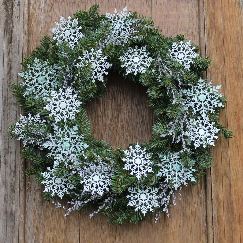 Snowflake Wreath, Winter Wreath, Icy Wreath, Snowy Wreath, Winter Decor ...
