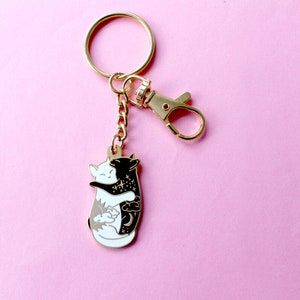 Day & Night Hugging Cat Keychain Yin Yang Cat Moon Keychain Cute ...