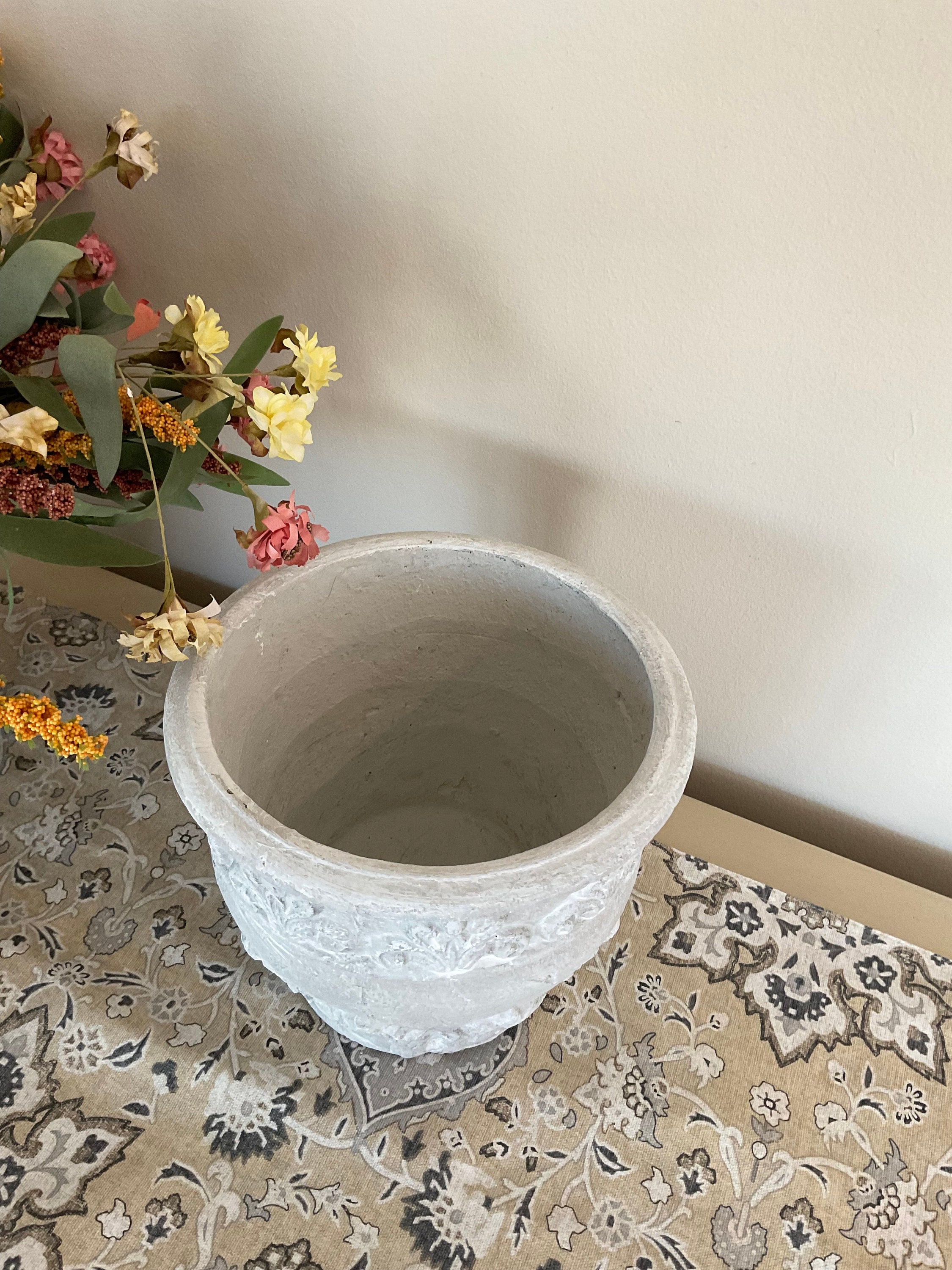 Heavy White Stone Look Terra Cotta Flower Pot With Acanthus Leaf Detail ...