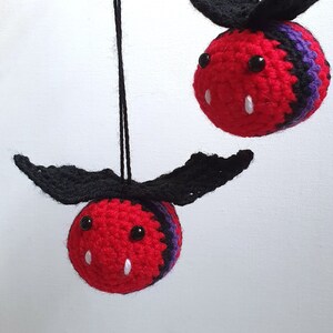 Count Bee-cula, Vampire Bee, Spooky Bees, Hallow-been Bees, Crochet ...