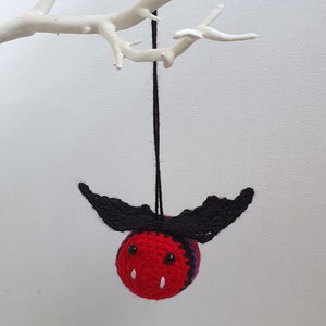 Count Bee-cula, Vampire Bee, Spooky Bees, Hallow-been Bees, Crochet ...