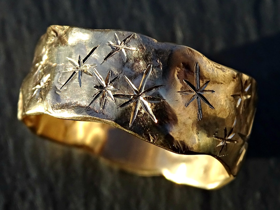 14k Gold Star Engraved Ring: Molten Celestial Wedding Band - Etsy