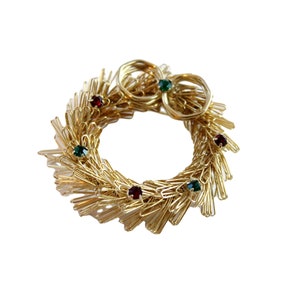 Vintage Christmas Wreath Brooch in Gold Tone Wire With Red and Green ...