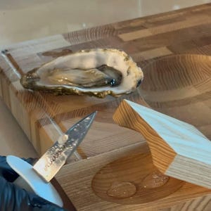 Oyster Shuker, Opening Tool, Safer Opening Oyster Holder, Sturdy Ash ...