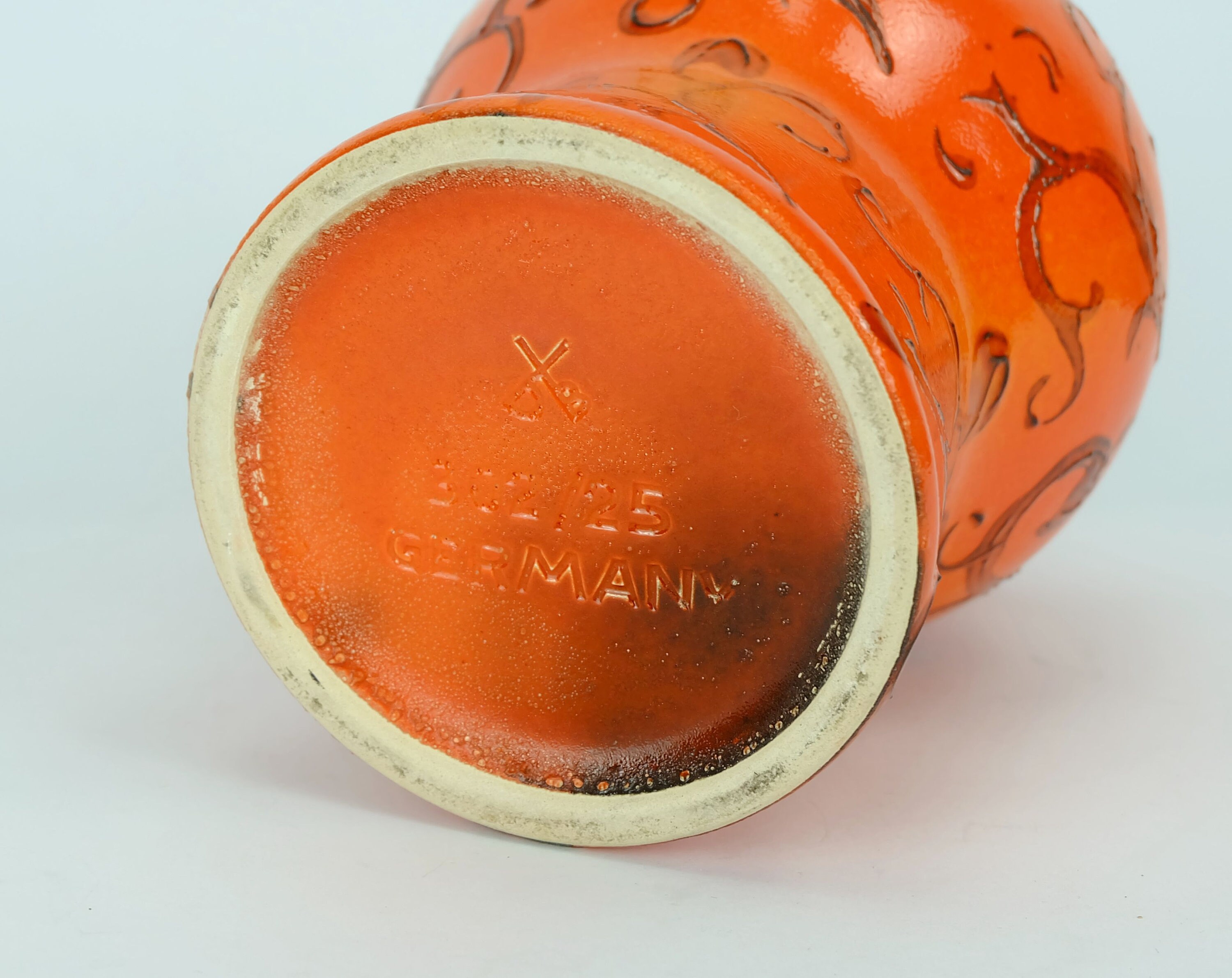 dumler & breiden double handle vase model 302/25 with orange glaze and ...