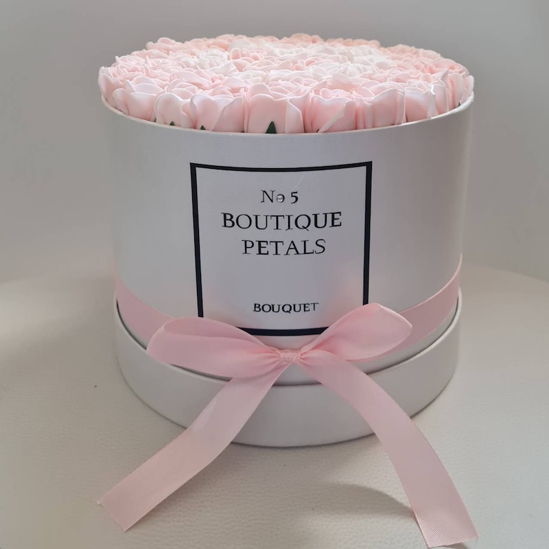 Round Flower Hat Box - Etsy