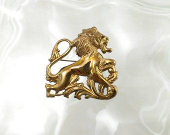 Lion pin | Etsy