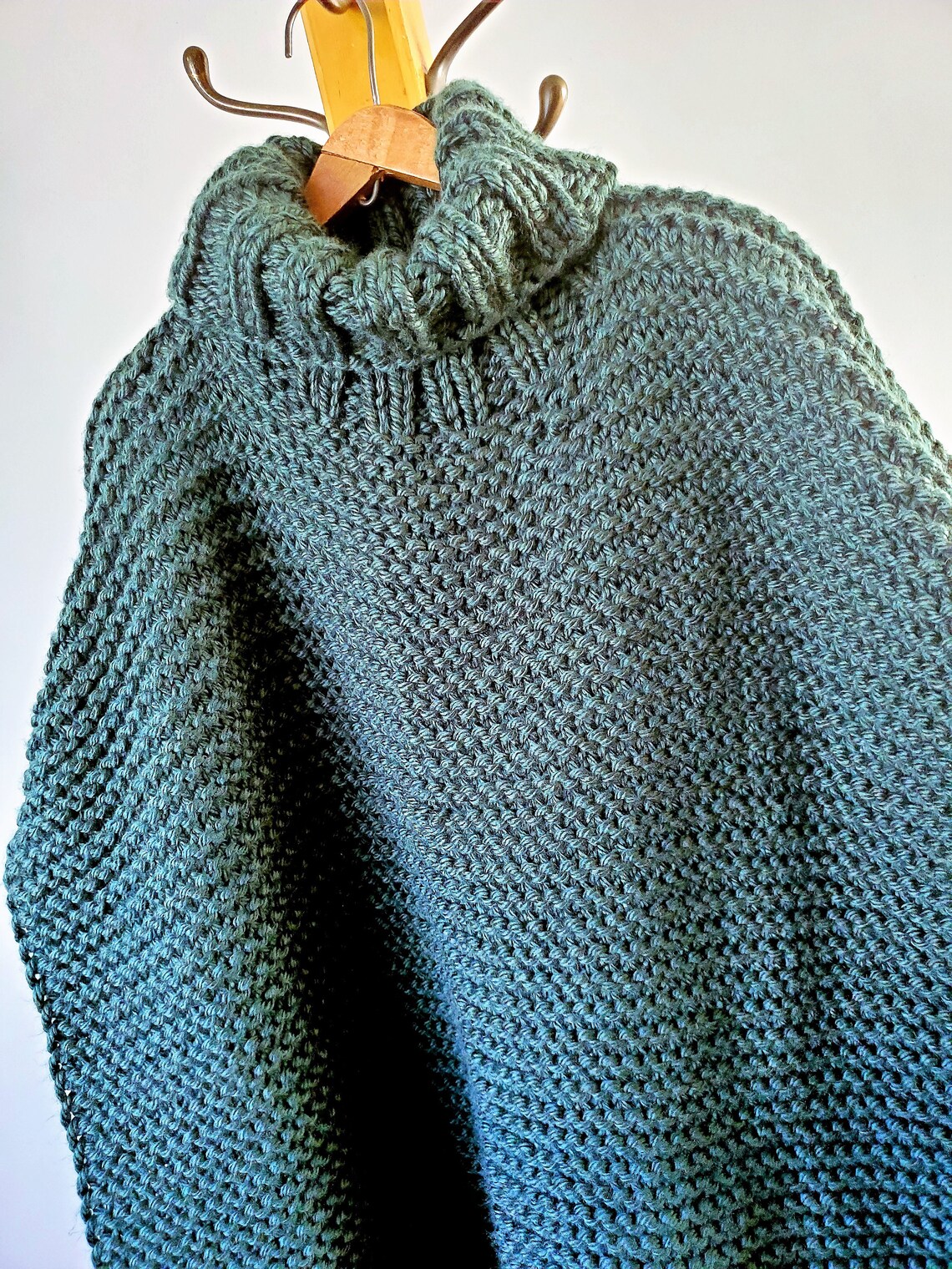 Holly Poncho Knitting Pattern, Bulky Acrylic Yarn (PDF Pattern) - Etsy