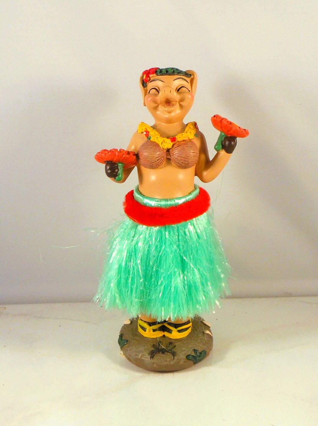 Hula Pig Dashboard Dancing Bobble - Great Gag Gift - She Hulas While ...