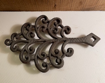 Three Vintage Cast Iron Trivets Metal Hotplates, Country Farmhouse ...