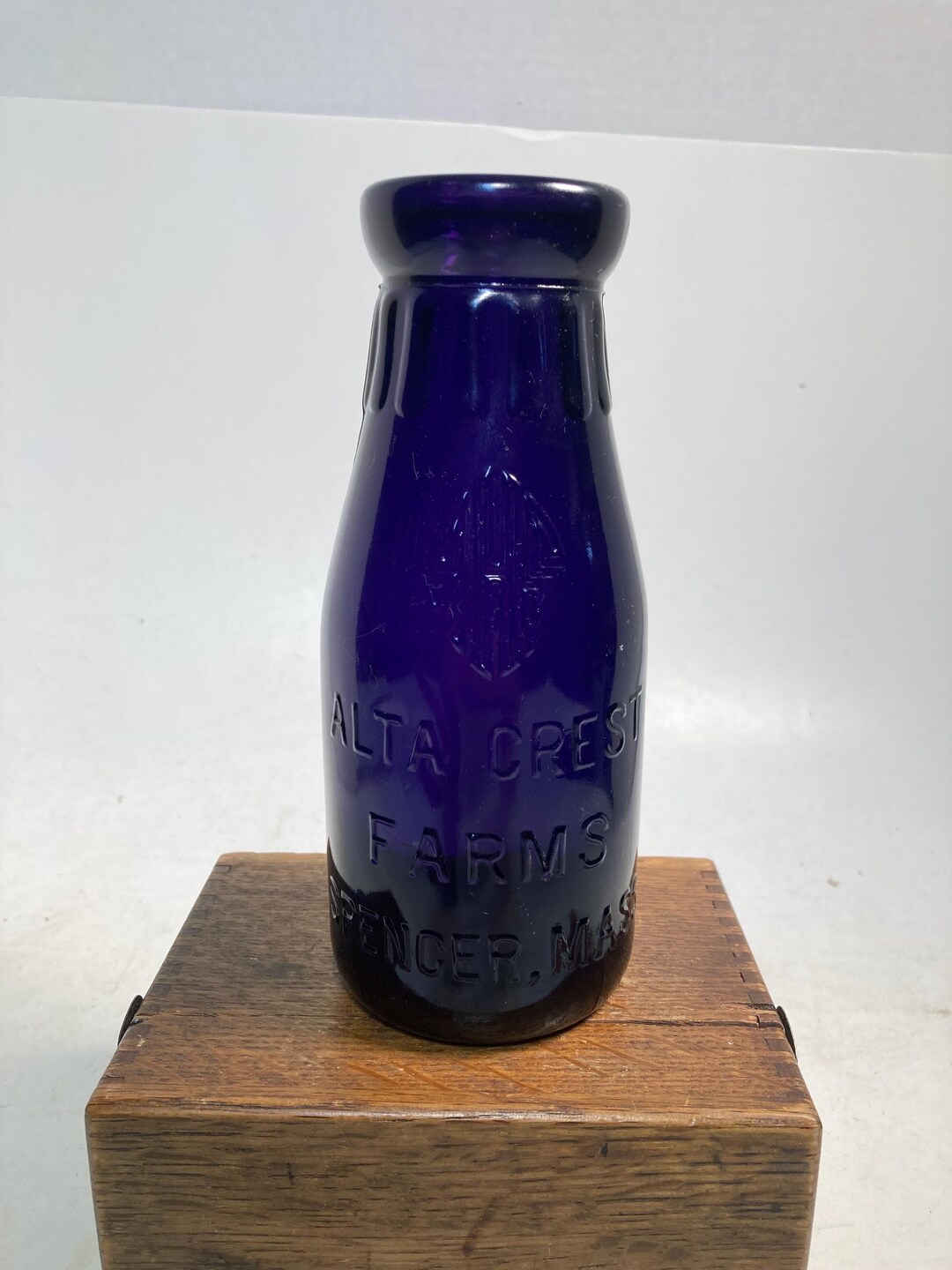 Milk Bottle, Round Half Pint, ALTA CREST Farms, Ayrshire, Massachusetts ...