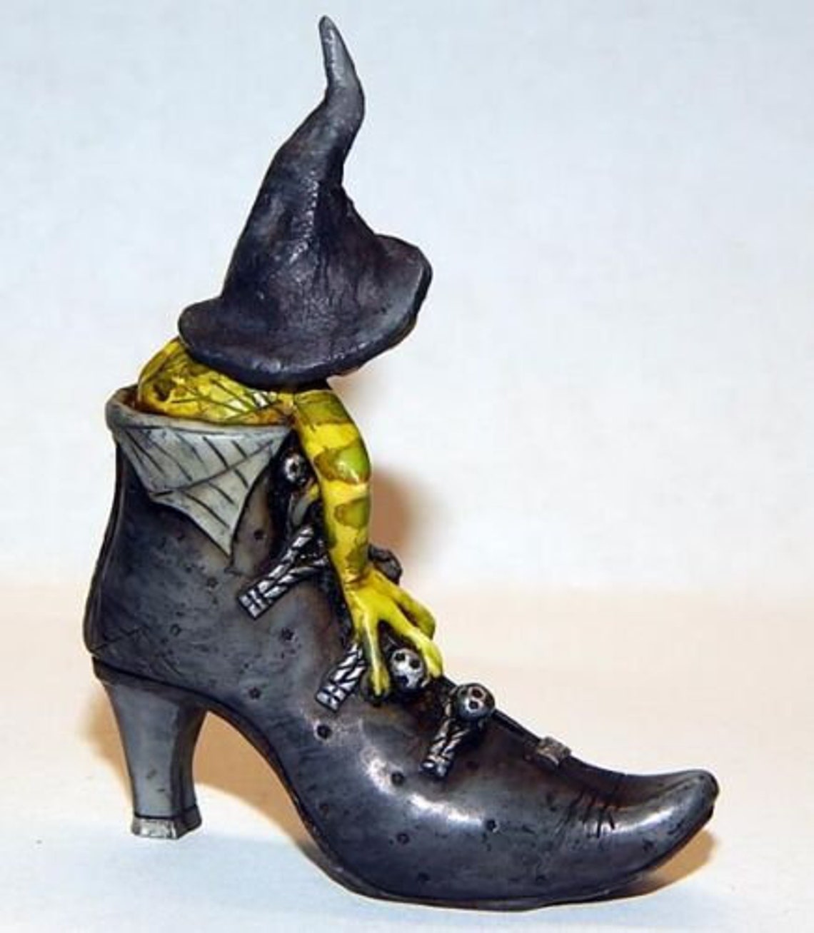 Artist Neil Eyre Eyredesigns Halloween Frog on Witch Hat Stiletto Boot ...