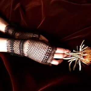 Lace Mittens. Civil War Era. Hand Made Silk Mittens or Fingerless ...