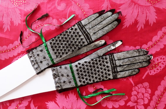 Lace Gloves. Original American Antique 1860s. Civil War Era. True Vintage. Hand Made Knitted Gone With the Wind Victorian Fashion Etsy UK