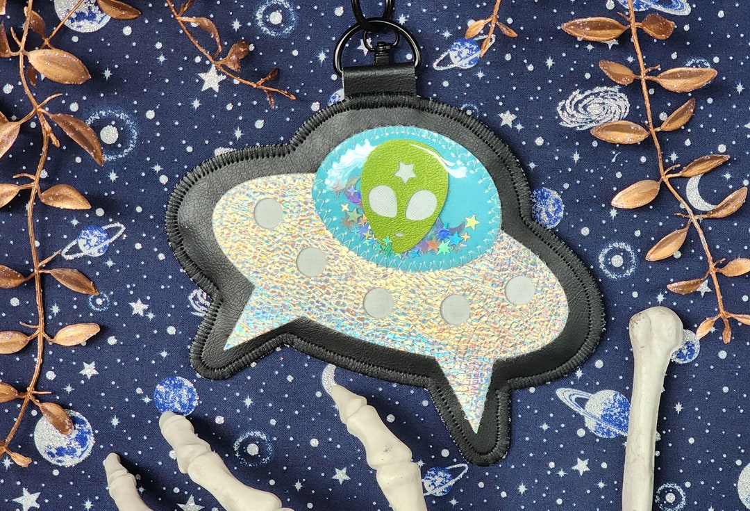 UFO Alien Spaceship Galactic Key Chain Coin and Card Purse - With ...