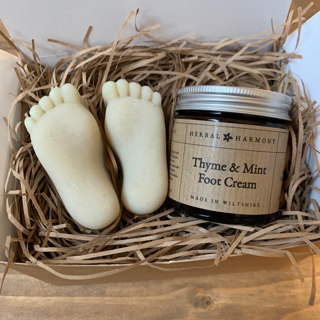 Feet Treats Gift Set, Natural Foot Cream With Foot-shaped Exfoliating ...