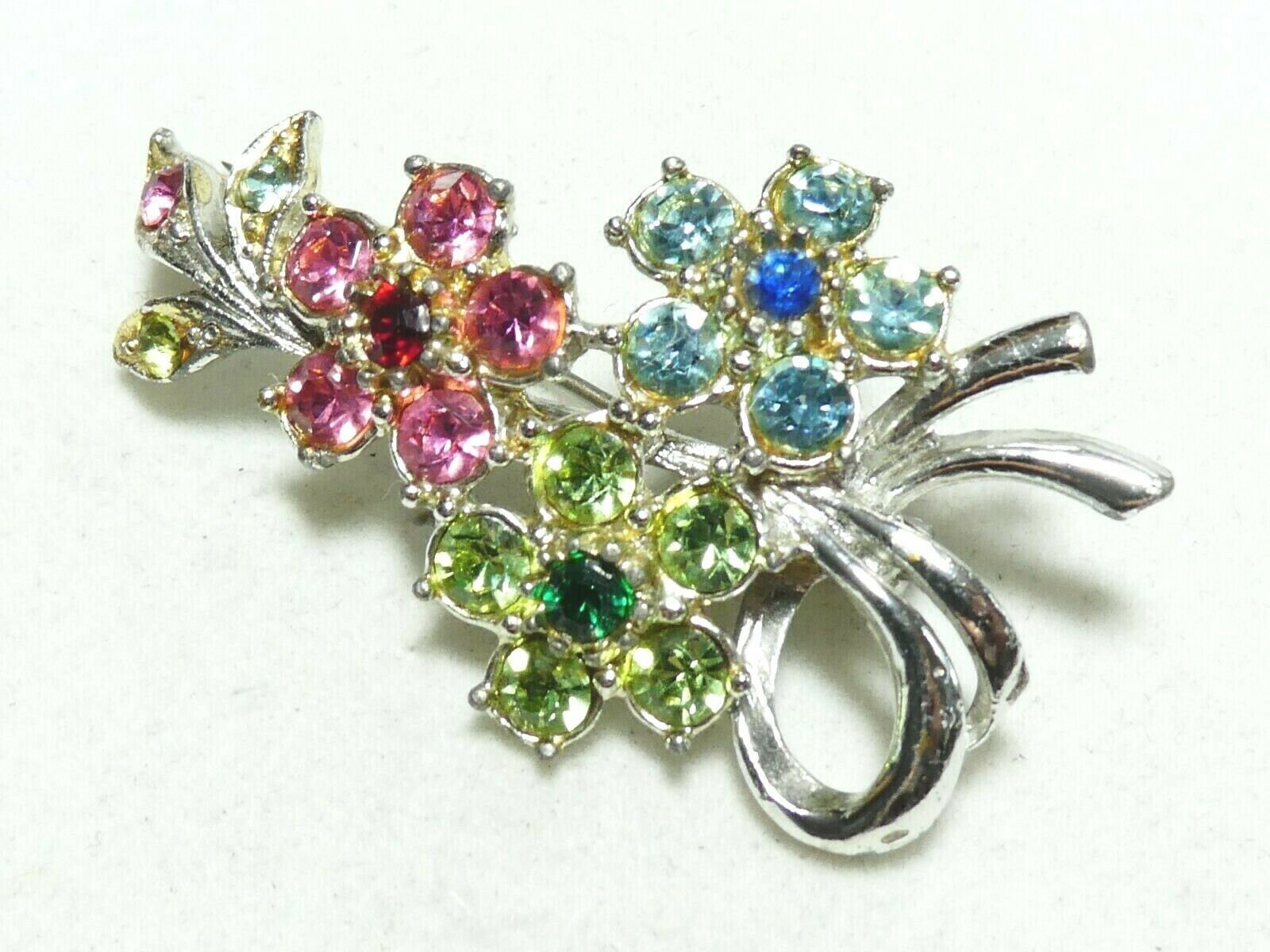 Wonderful Vintage Silvertone Rhinestone Floral Brooch wonderful-vintage-silvertone-rhinestone-floral-brooch