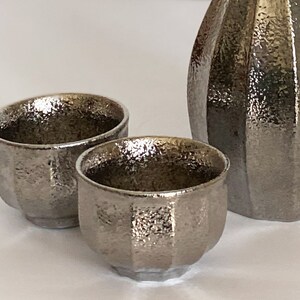 Arita Porcelain Japanese Sake Cup and Bottle Set Silver Platinum Glaze ...