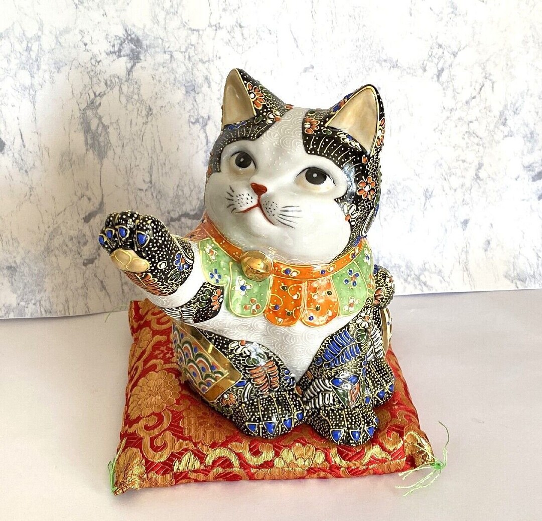 Kutani Yaki Maneki Neko High Fives Japanese Lucky Cat Black Deko Mori ...