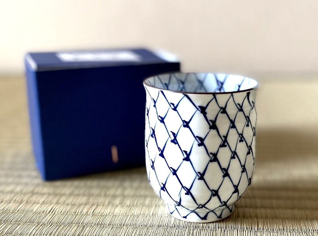 Arita Yaki Porcelain Japanese Green Tea Cup Yunomi Kakeami Net Pattern ...