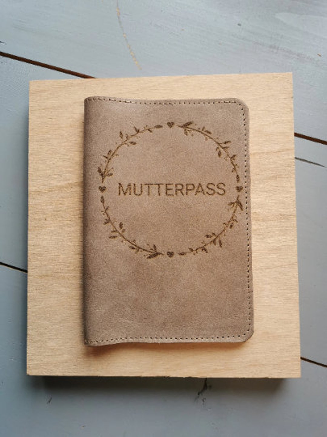 Leather Mother's Passport Cover/flower Wreath/mother's Passport Envelope/gift for Expectant ...