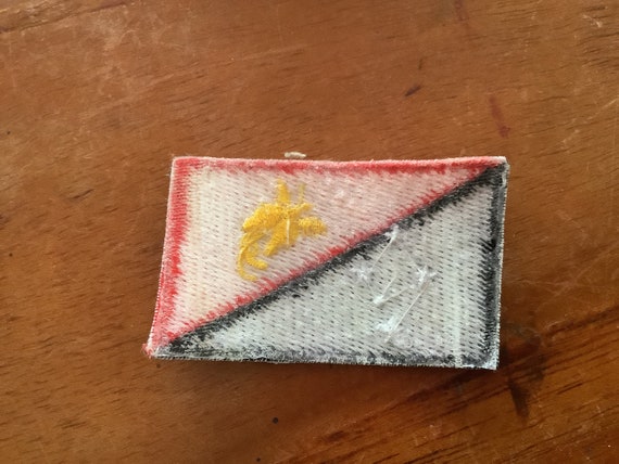 Vintage Papua New Guinea flag souvenir patch. - Gem