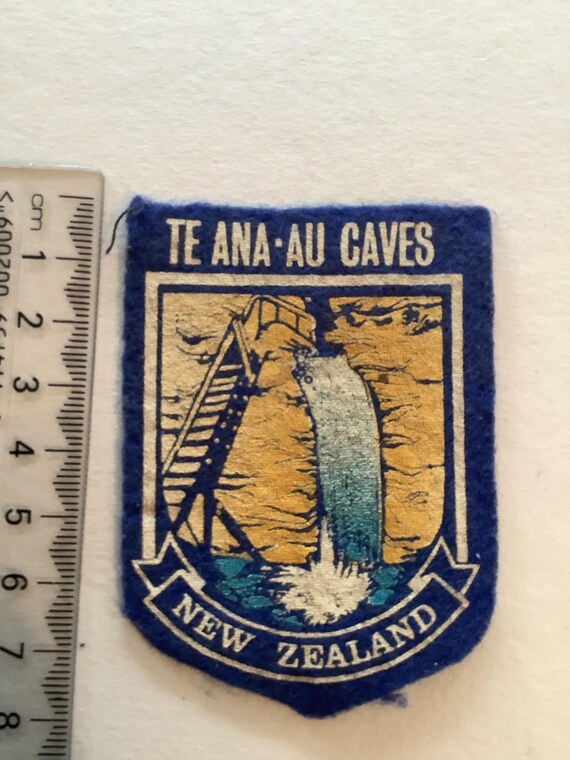 Vintage Te Anau caves New Zealand patch. - Gem