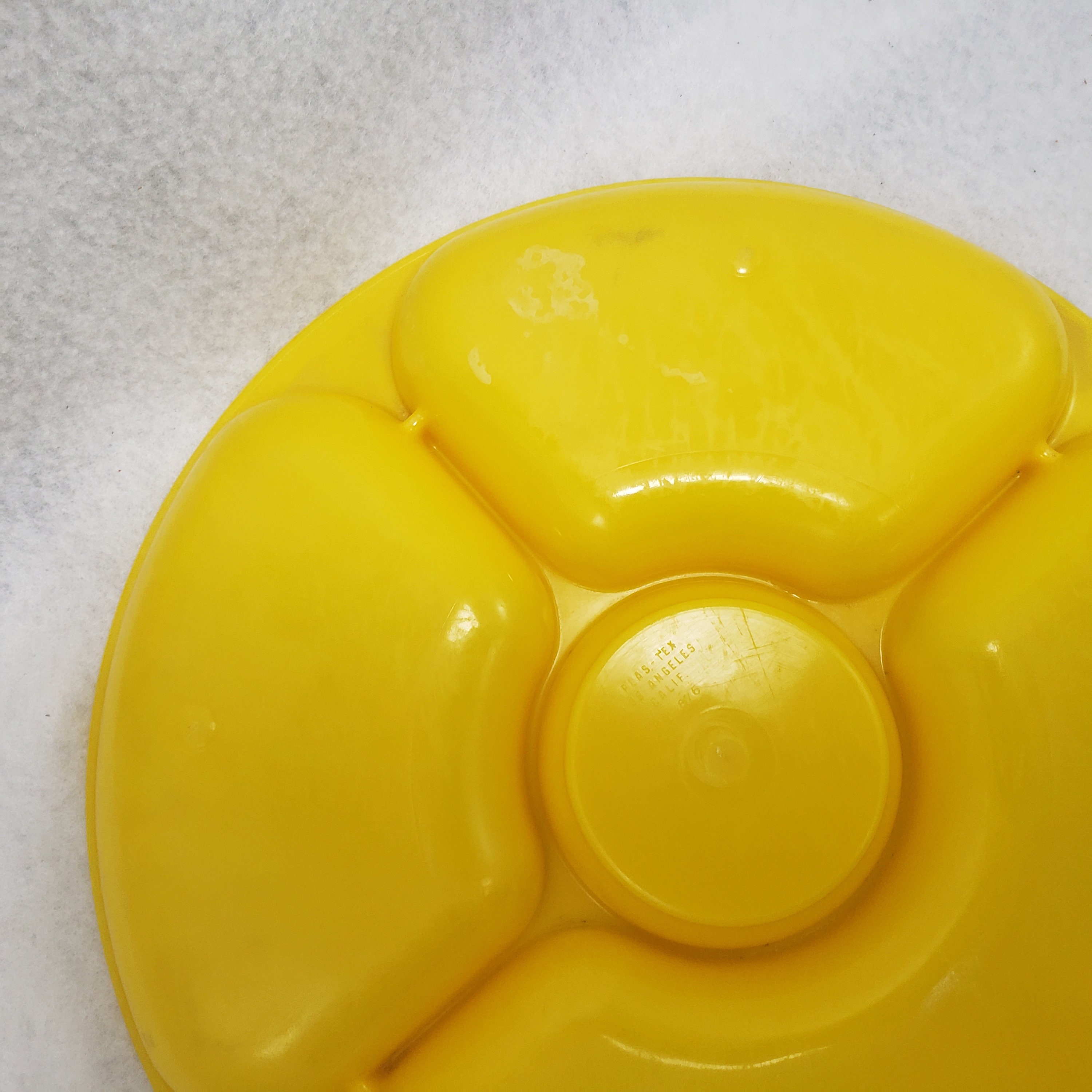Vintage Divided Plastic Plates, Vintage Picnic Camping Cafeteria Plates ...