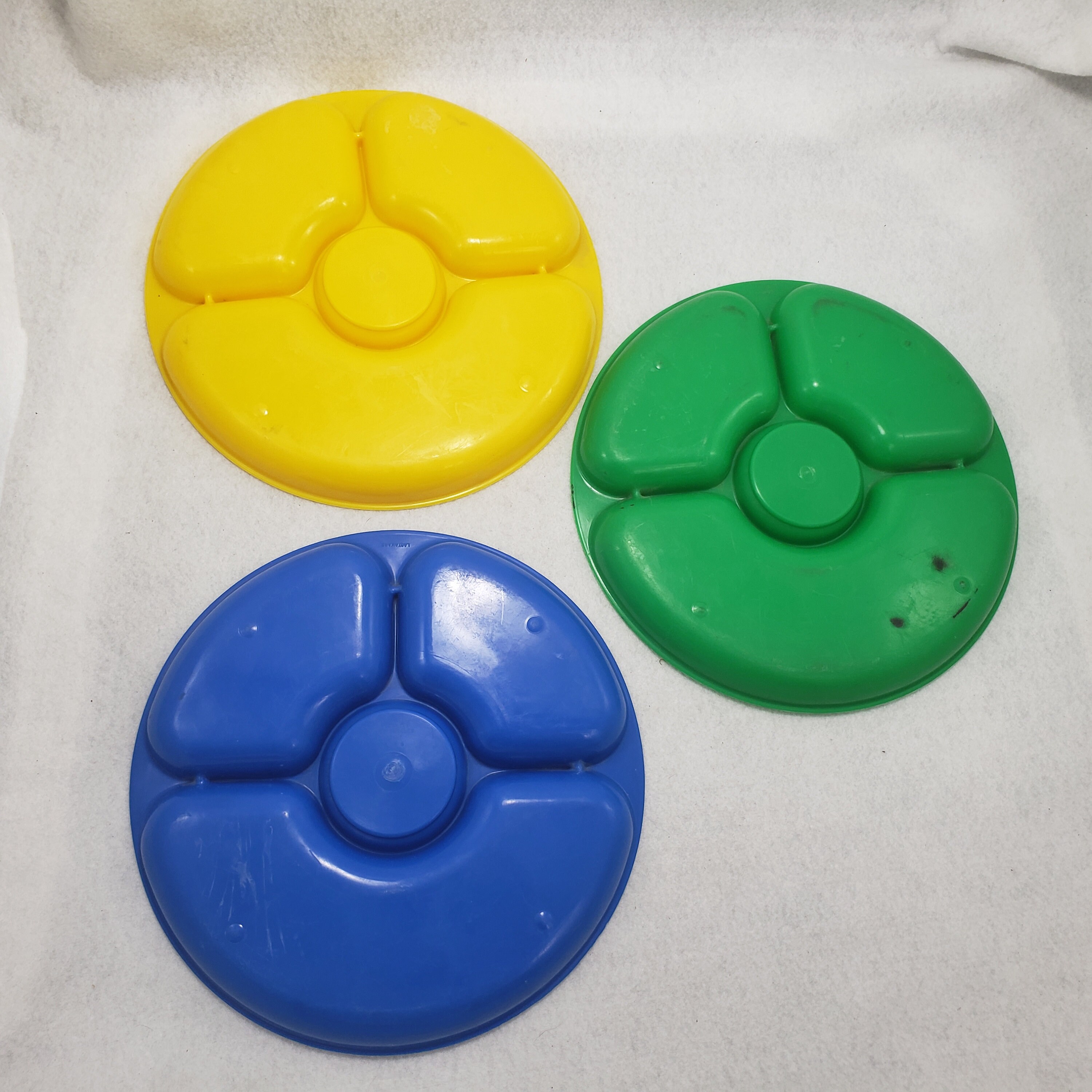 Vintage Divided Plastic Plates, Vintage Picnic Camping Cafeteria Plates ...