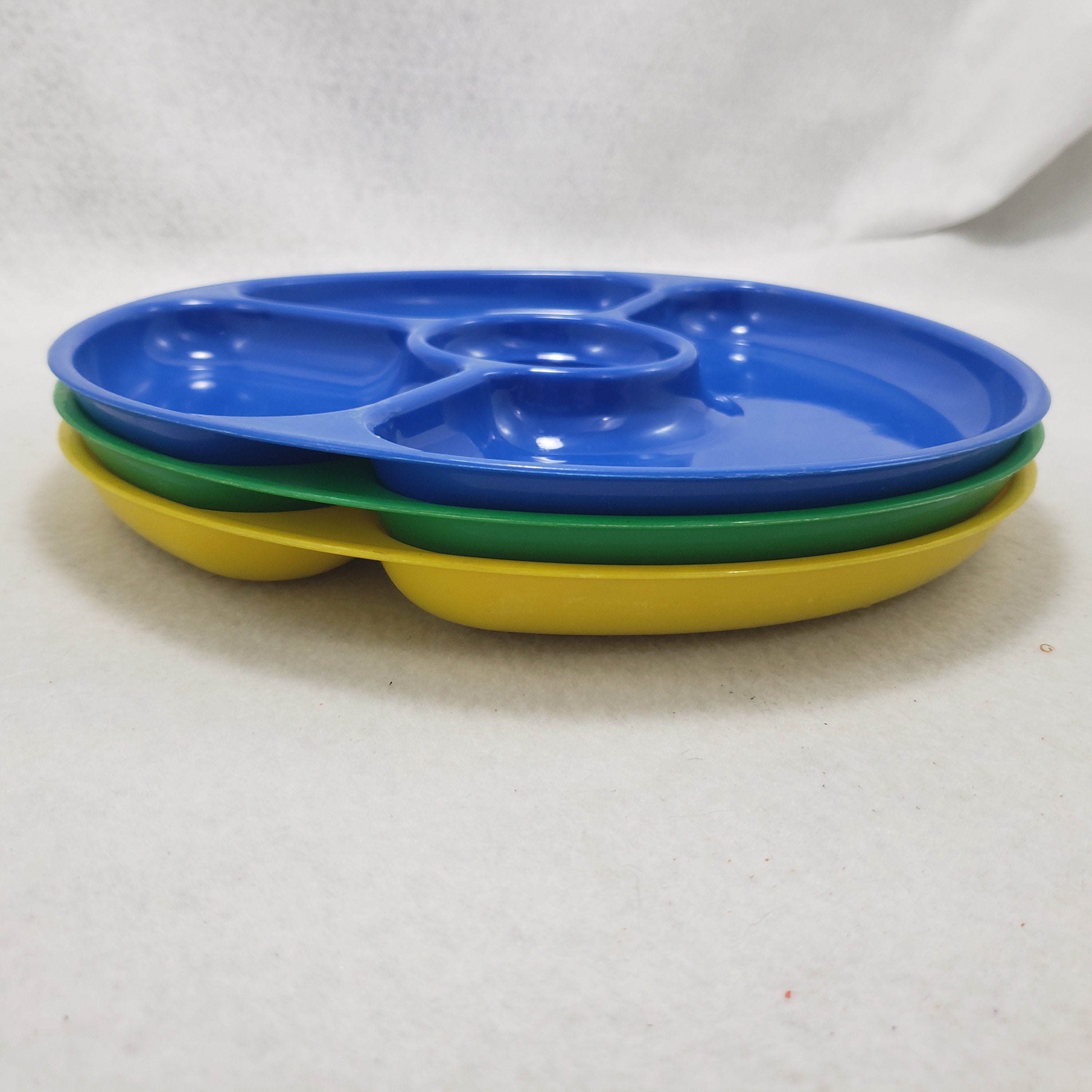 Vintage Divided Plastic Plates, Vintage Picnic Camping Cafeteria Plates ...