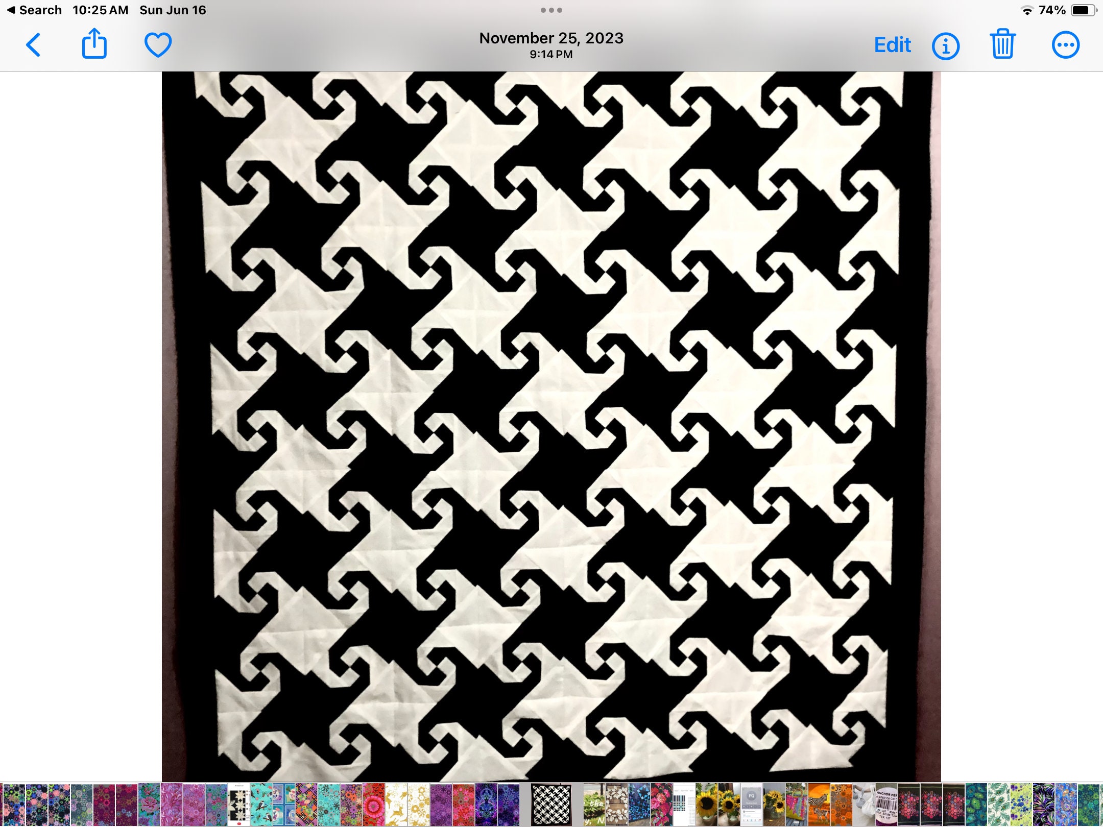 A Traditional Snail Trail Quilt Pattern. Black and White With a ...