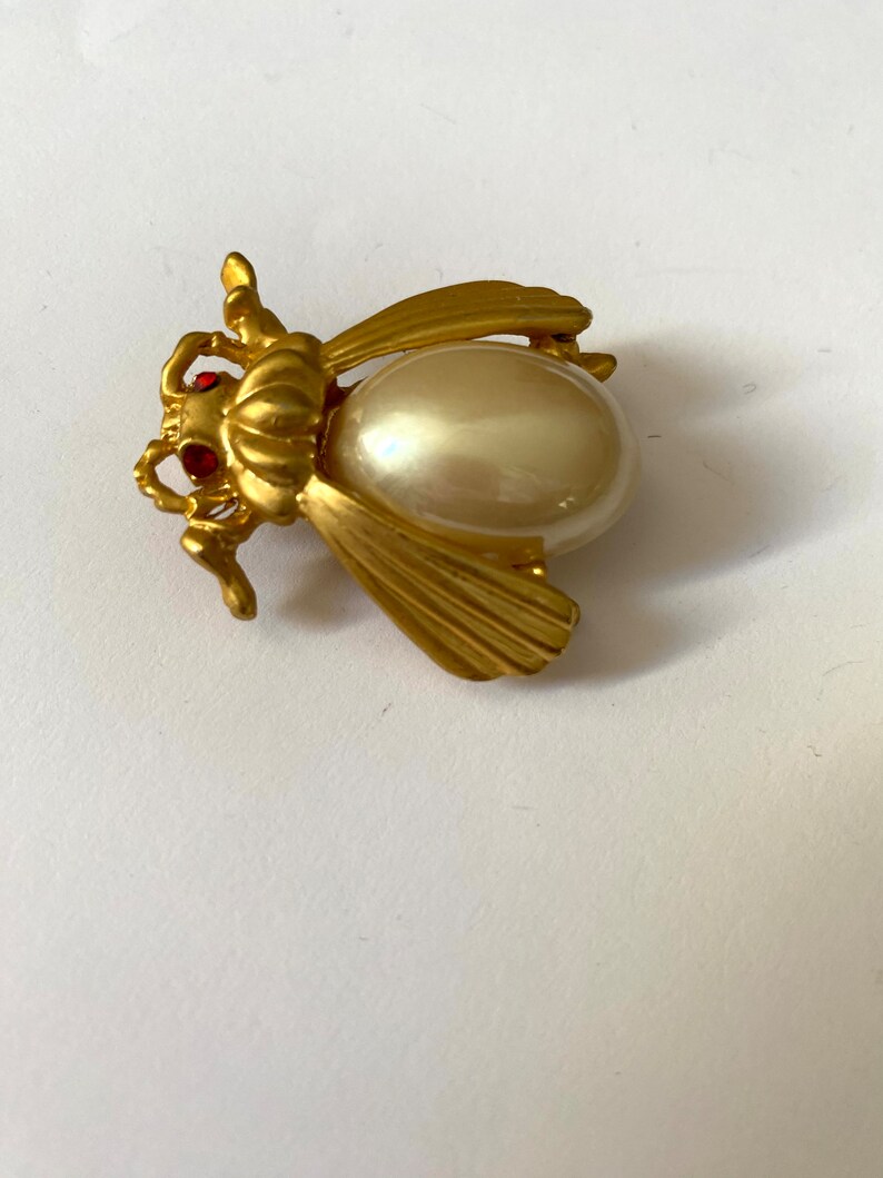 Vintage Flying Insect/bug Gold Tone With Faux Pearl Body Pin Brooch - Etsy