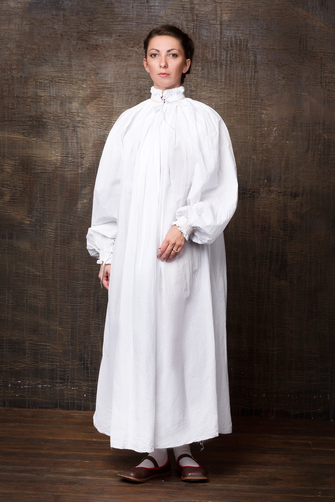 Renaissance German Woman Long Chemise, Kampfrau 16th Century ...