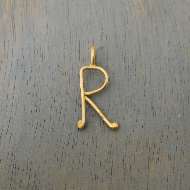 Letter R Necklace - Etsy