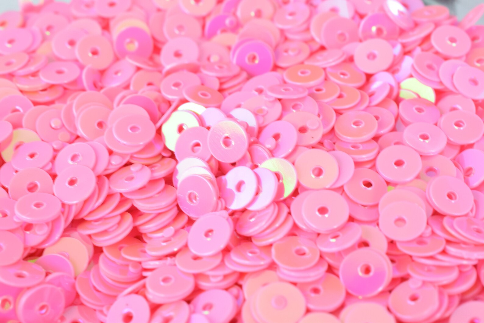 Sheen Round Sequins Iridescent Pink: Sparkling Flat Loose Paillettes ...