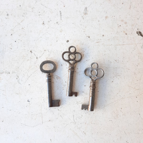 Old Skeleton Keys - Etsy