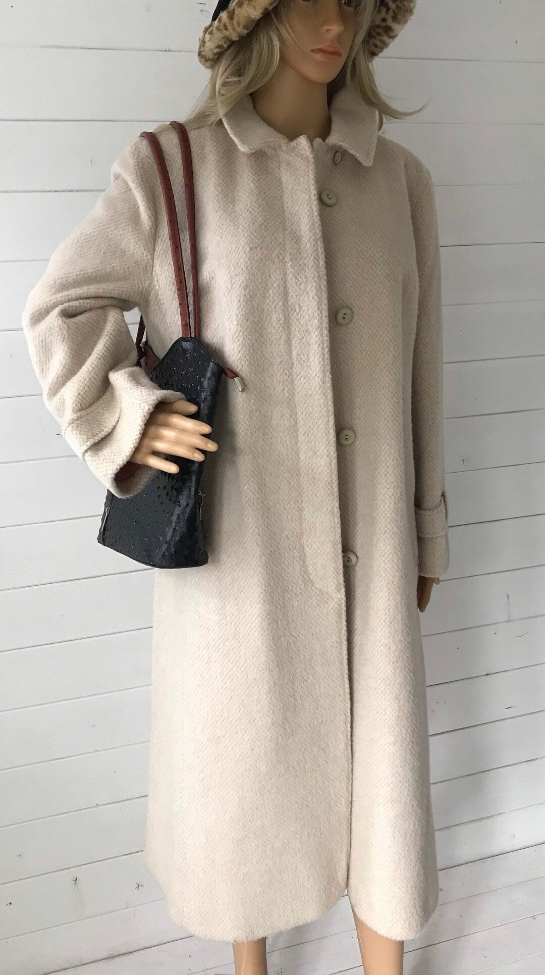 Vintage Long Beige Wool Coat With 2 Pockets and Shoulder Pads. Uk Size ...