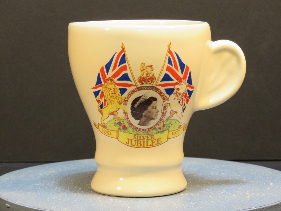 Queen Elizabeth II 1977 Silver Jubilee Ovaltine Pottery Sandygate Devon ...