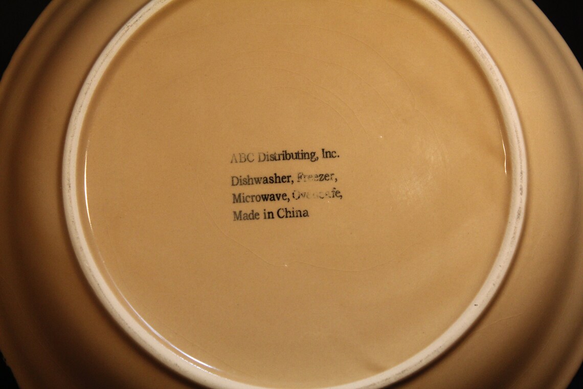 ABC Distributing Inc. "country Snowman" Stoneware Covered Pie Dish 9 ...