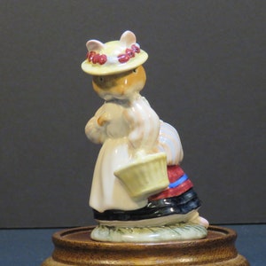 Royal Doulton "lady Woodmouse" DBH 5, Brambley Hedge Collection, Jill ...